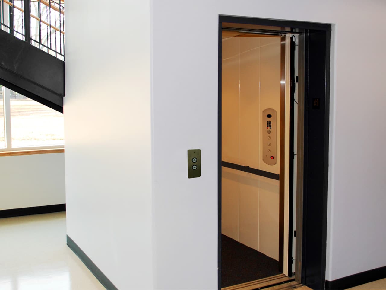 LULA Elevator | Small commercial elevator | Cibes Symmetry